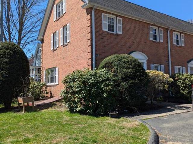 3 BR, 1.5 BA Apartment 501 Maple Ave, Cheshire, CT 06410