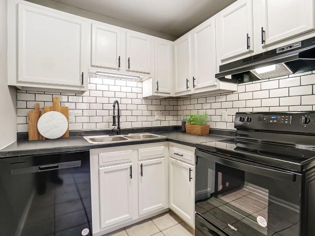 3 BR, 1.5 BA Apartment 502 Dolphin Drive Unit 851, Fort Wayne, IN 46816