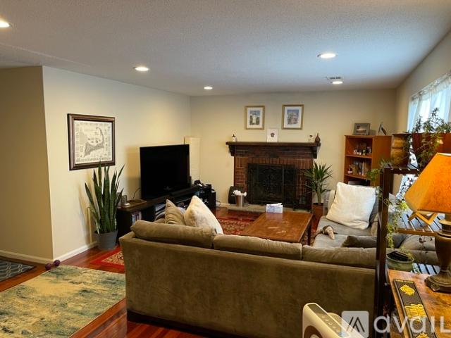 3 BR, 1.5 BA Apartment 50 Gilbert St, Unit 50, Watertown, MA 02472