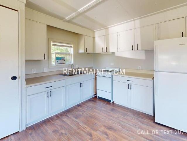 3 BR, 1.5 BA Apartment 50 Pond Rd Hudson, ME 04449