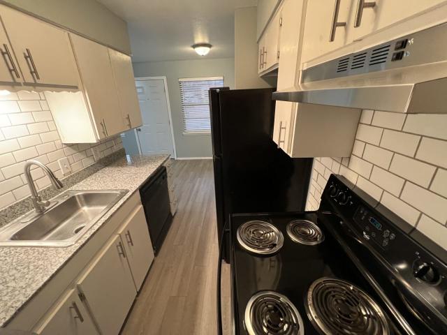 3 BR, 1.5 BA Apartment 518 520 North Hampton Road Unit 2 520 205, Desoto, TX 75115