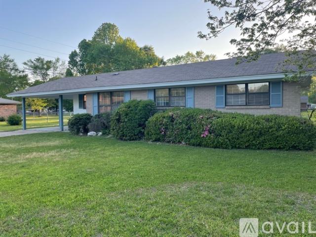 3 BR, 1.5 BA Apartment 51 Landing Dr, Columbus, MS 39702