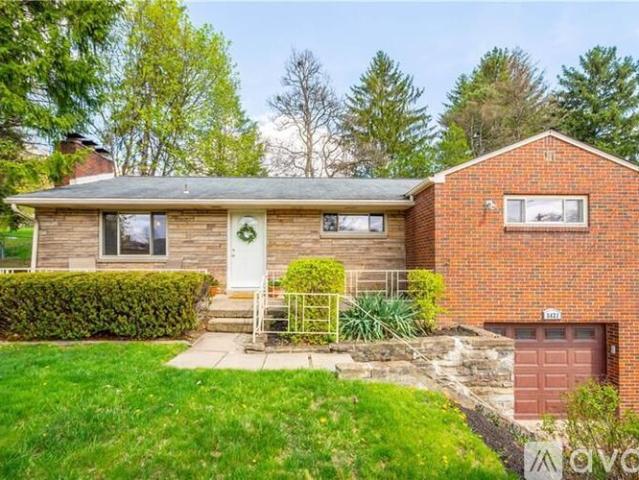 3 BR, 1.5 BA Apartment 5433 Brightwood Road, Bethel Park, PA 15102