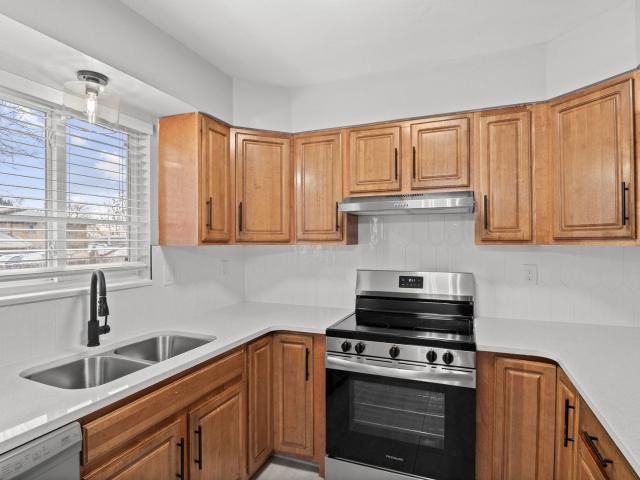 3 BR, 1.5 BA Apartment 5580 West 4th Avenue Townhomes, Lakewood, CO 80226