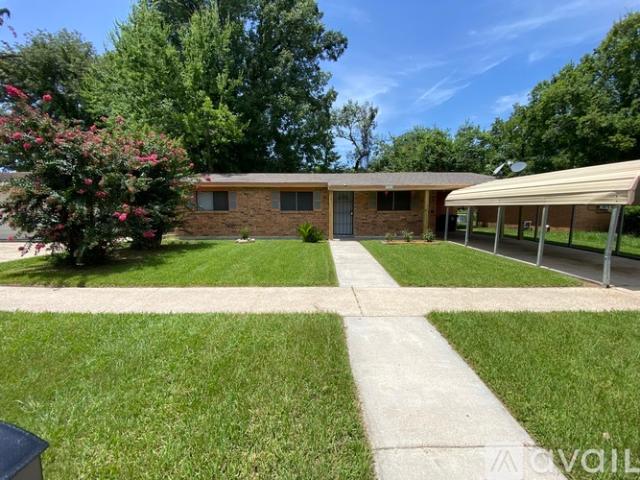 3 BR, 1.5 BA Apartment 5669 Hartford Avenue, Baton Rouge, LA 70812