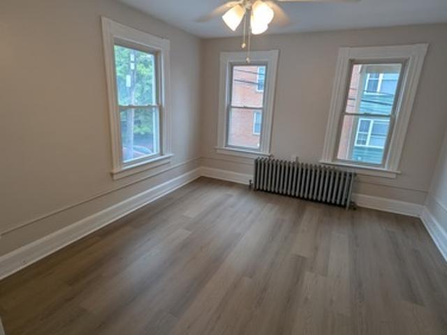 3 BR, 1.5 BA Apartment 57 Ferry St, Unit 1, Middletown, CT 06457