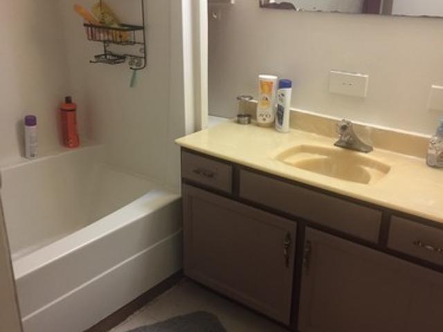 3 BR, 1.5 BA Apartment 6244 25th Avenue Northeast Basement Mil, Seattle, WA 98115