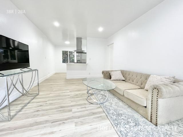 3 BR, 1.5 BA Apartment 634 Flower Ave, Venice, CA 90291