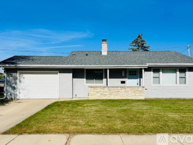3 BR, 1.5 BA Apartment 630 Haylett St, Neenah, WI 54956
