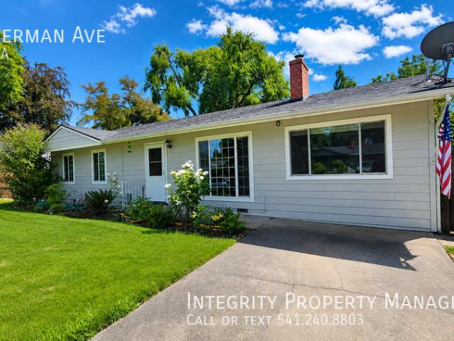 3 BR, 1.5 BA Apartment 659 Herman Ave, Medford, OR 97501