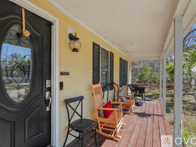 3 BR, 1.5 BA Apartment 6 Buttonwood Ln, Plymouth, MA 02360