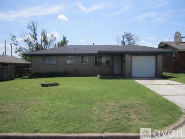 3 BR, 1.5 BA Apartment 704 NW 1st St, Moore, OK 73160