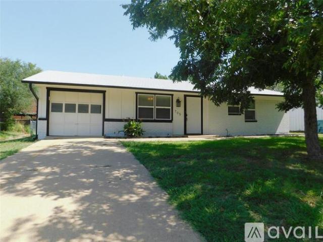 3 BR, 1.5 BA Apartment 705 Sun Valley Drive, Denton, TX 76209