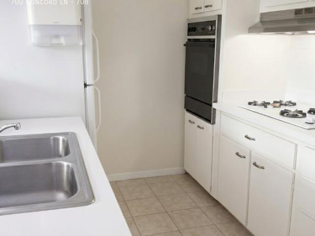3 BR, 1.5 BA Apartment 700 Concord Ln, Barrington, IL 60010