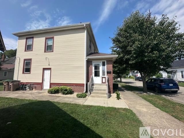 3 BR, 1.5 BA Apartment 715 12 Th Street, Columbus, IN 47201