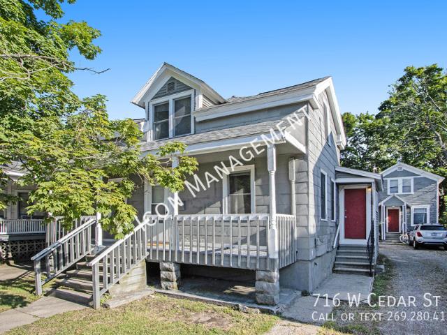 3 BR, 1.5 BA Apartment 716 W Cedar St, Kalamazoo, MI 49007