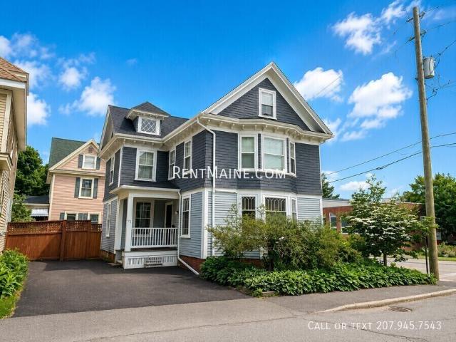 3 BR, 1.5 BA Apartment 75 S Park St Bangor, ME 04401
