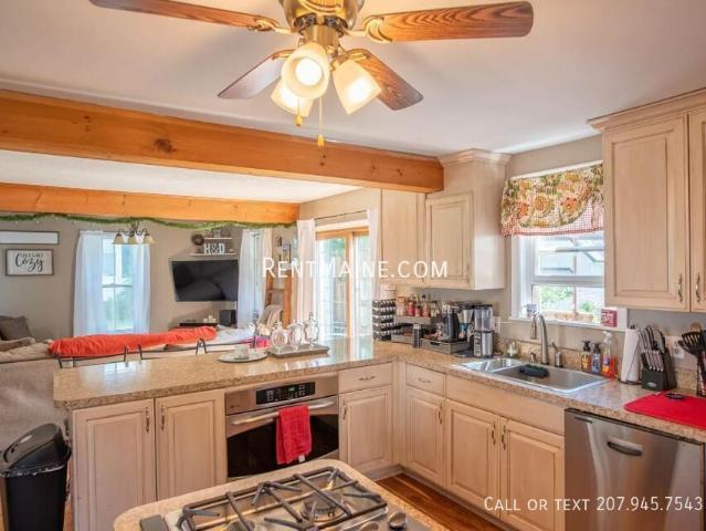 3 BR, 1.5 BA Apartment 78 Seventh St Bangor, ME 04401