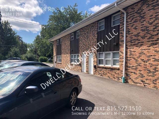 3 BR, 1.5 BA Apartment 818 Greenbrier Rd, Dekalb, IL 60115