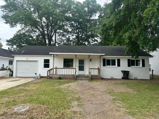 3 BR, 1.5 BA Apartment 810 W Country Club Dr, Tarboro, NC 27886