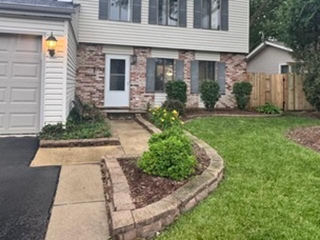 3 BR, 1.5 BA Apartment 811 Ottawa Court, Carol Stream, IL 60188