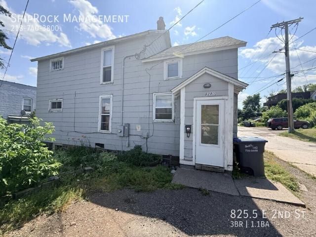 3 BR, 1.5 BA Apartment 825.5 E 2nd St, Duluth, MN 55802