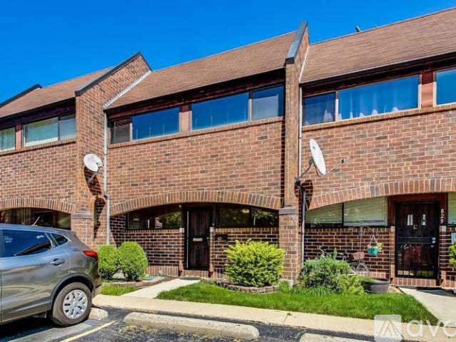 3 BR, 1.5 BA Apartment 827 South Racine Avenue, Unit A, Chicago, IL 60607