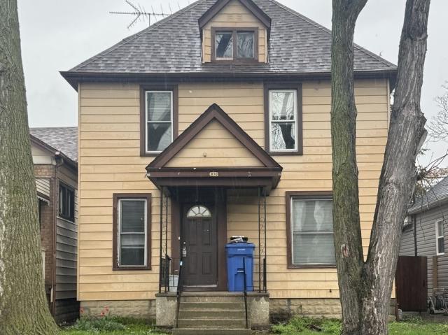 3 BR, 1.5 BA Apartment 830 Parent Ave, Windsor, ON N9A 2E1