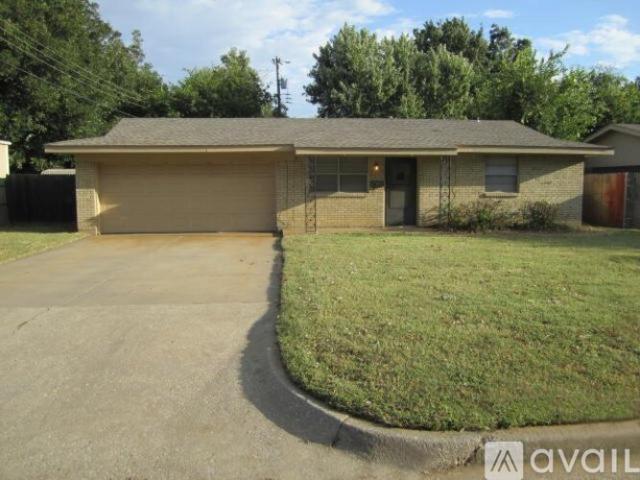3 BR, 1.5 BA Apartment 8313 NW 37th St, Bethany, OK 73008