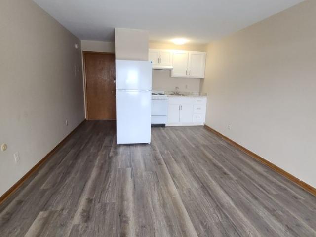3 BR, 1.5 BA Apartment 85 & 90 Imperial Drive West Unit 90 207, Saint Paul, MN 55118