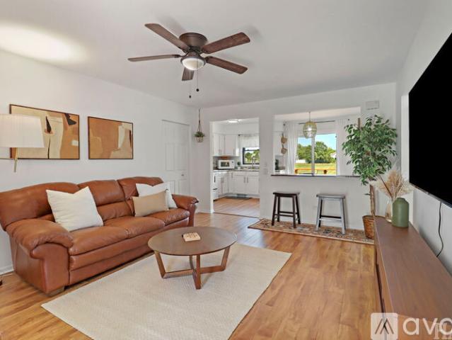 3 BR, 1.5 BA Apartment 889 Belle Plaine Avenue, Unit 889, Gurnee, IL 60031