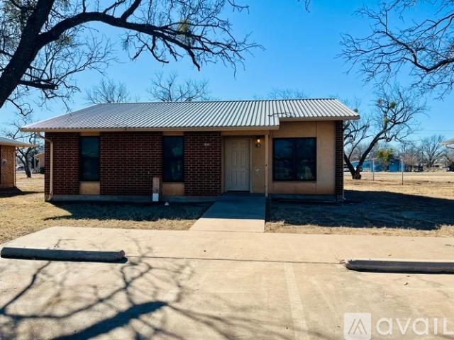 3 BR, 1.5 BA Apartment 939 L B J Dr, San Angelo, TX 76903