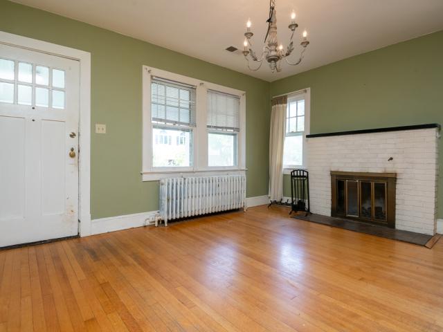 3 BR, 1.5 BA Apartment 931 N Edgewood St, Arlington, VA 22201
