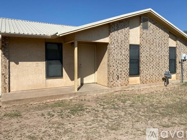 3 BR, 1.5 BA Apartment 940 L B J Dr, San Angelo, TX 76903