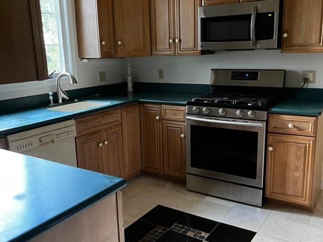 3 BR, 1.5 BA Apartment Kent Drive, North Haven, CT 06473
