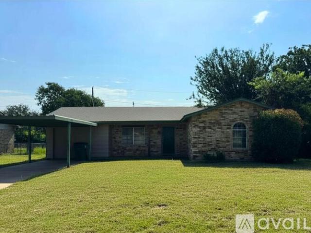 3 BR, 1.5 BA Apartment 8 Park Pl Ct, Iowa Park, TX 76367
