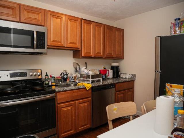 3 Br, 1 bath, Townhouse/Brownstone/RowHouse 1027 Commonwealth Avenue