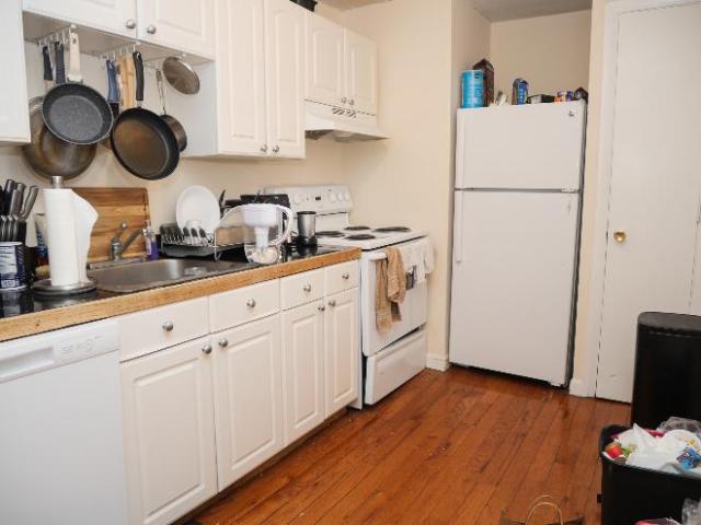 3 Br, 1 bath, Townhouse/Brownstone/RowHouse 1039 Commonwealth Avenue