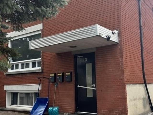 3 Br, 1 bath, Townhouse/Brownstone/RowHouse 10 W Presland Rd