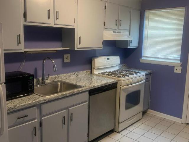3 Br, 1 bath, Townhouse/Brownstone/RowHouse 1232 Ashland Ave