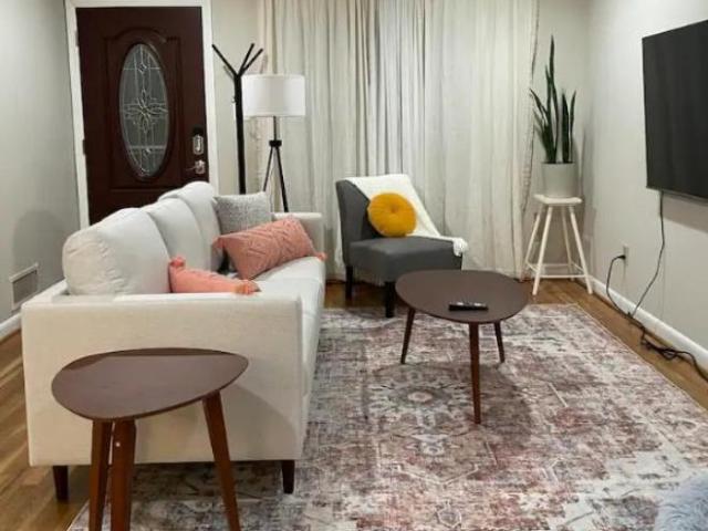 3 Br, 1 bath, Townhouse/Brownstone/RowHouse 134 Jasper Place