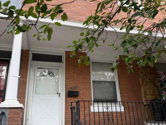 3 Br, 1 bath, Townhouse/Brownstone/RowHouse 1370 Narragansett St
