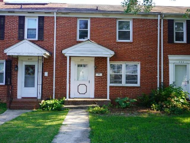 3 Br, 1 bath, Townhouse/Brownstone/RowHouse 205 E Burke Avenue