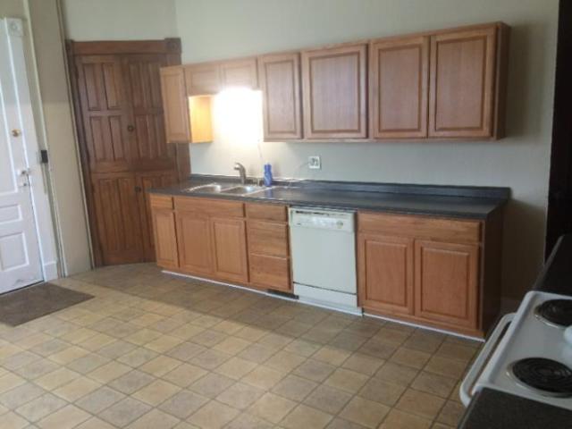 3 Br, 1 bath, Townhouse/Brownstone/RowHouse 227 James St
