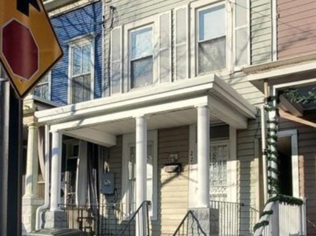 3 Br, 1 bath, Townhouse/Brownstone/RowHouse 2227 14th Street Southeast