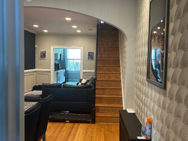 3 Br, 1 bath, Townhouse/Brownstone/RowHouse 222 N Ellwood Ave
