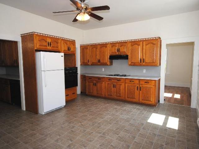 3 Br, 1 bath, Townhouse/Brownstone/RowHouse 22 North St
