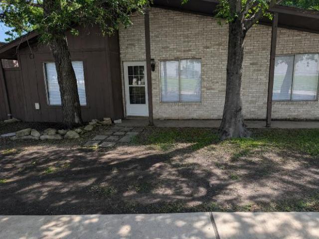 3 Br, 1 bath, Townhouse/Brownstone/RowHouse 2303 De Lee Street