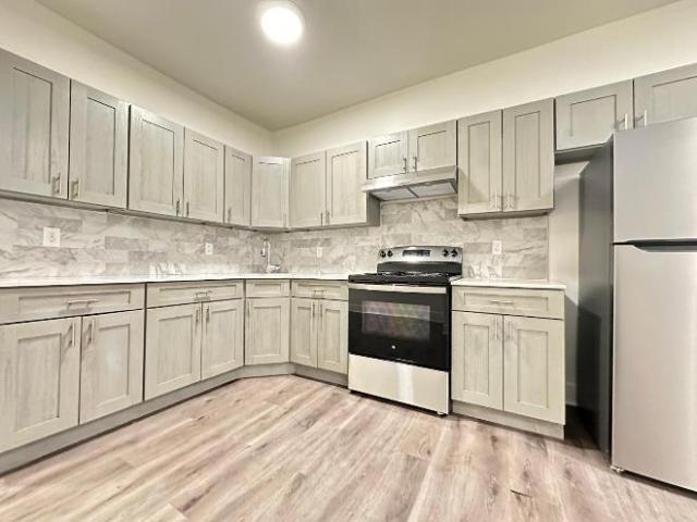 3 Br, 1 bath, Townhouse/Brownstone/RowHouse 2407 W Harold St