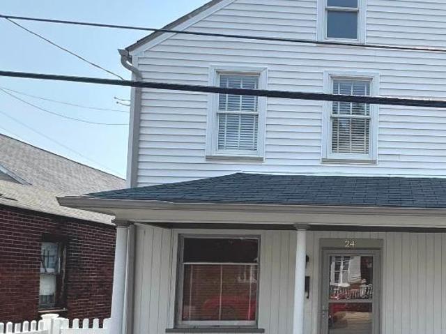 3 Br, 1 bath, Townhouse/Brownstone/RowHouse 24 Pen Argyl Street